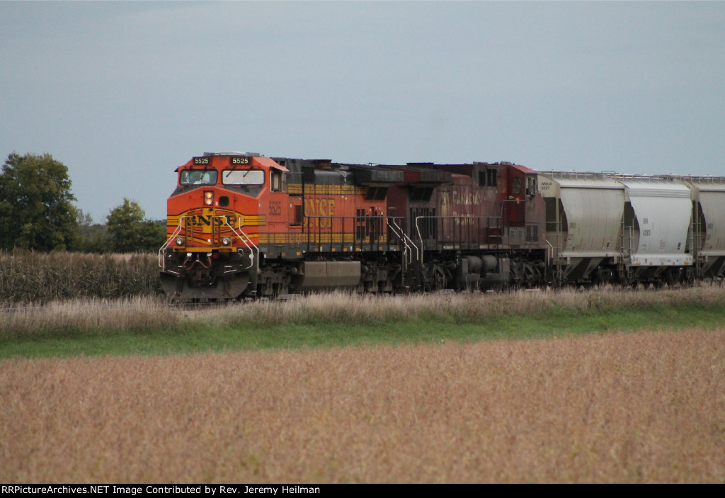 BNSF 5525 & CP 8647 (3)